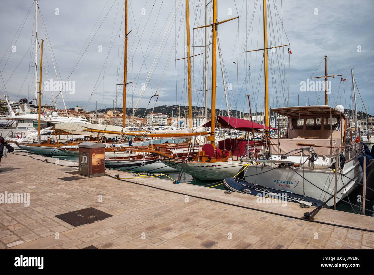Harbour in city of Cannes in France, sailing boats, yachts in IGY Vieux ...