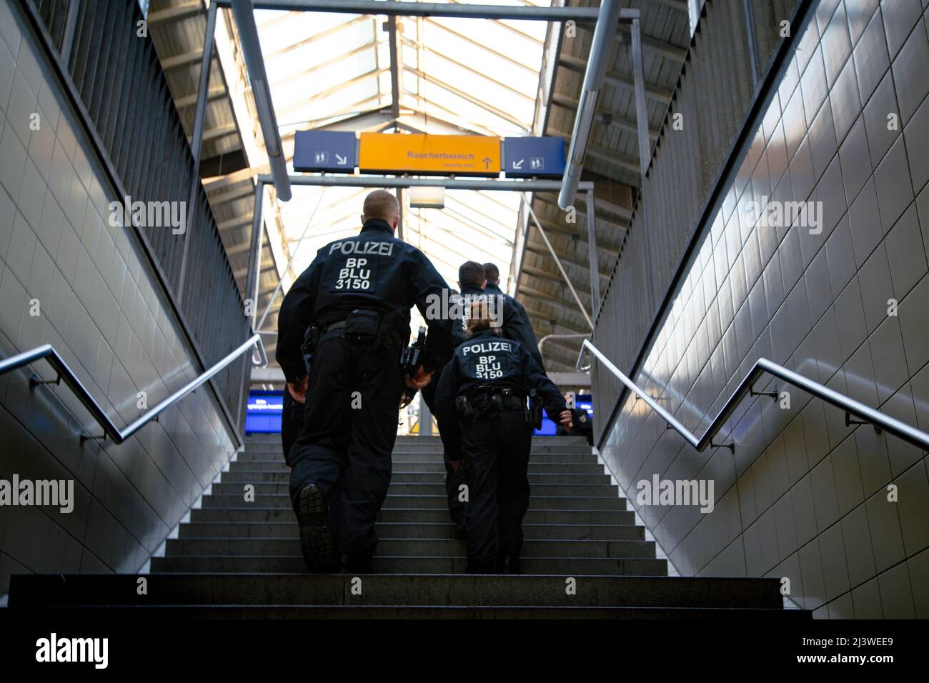 German-Polish border: Border control in refugee trains with ukrainian ...