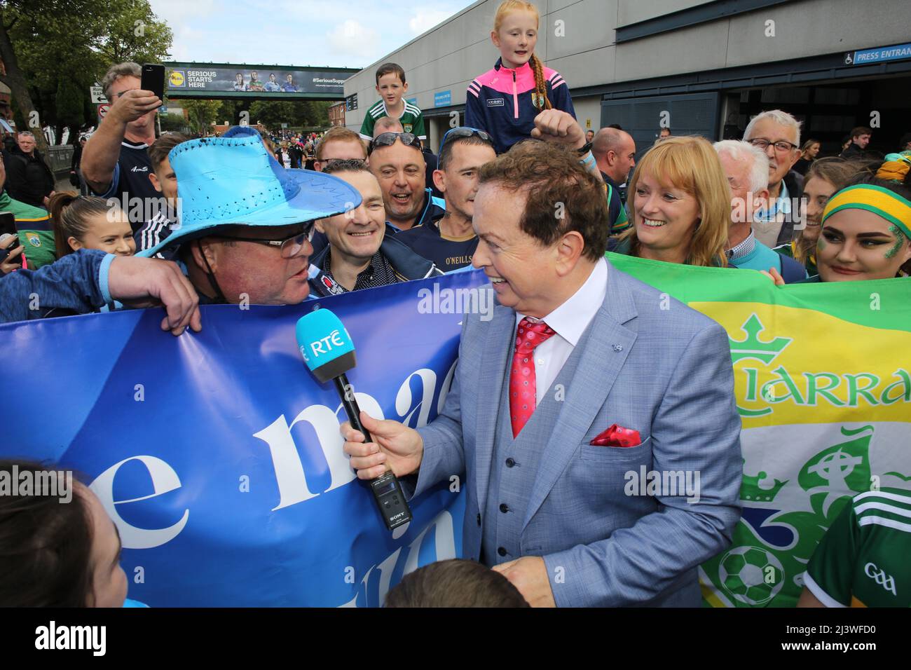 Irish football fan hi-res stock photography and images - Alamy
