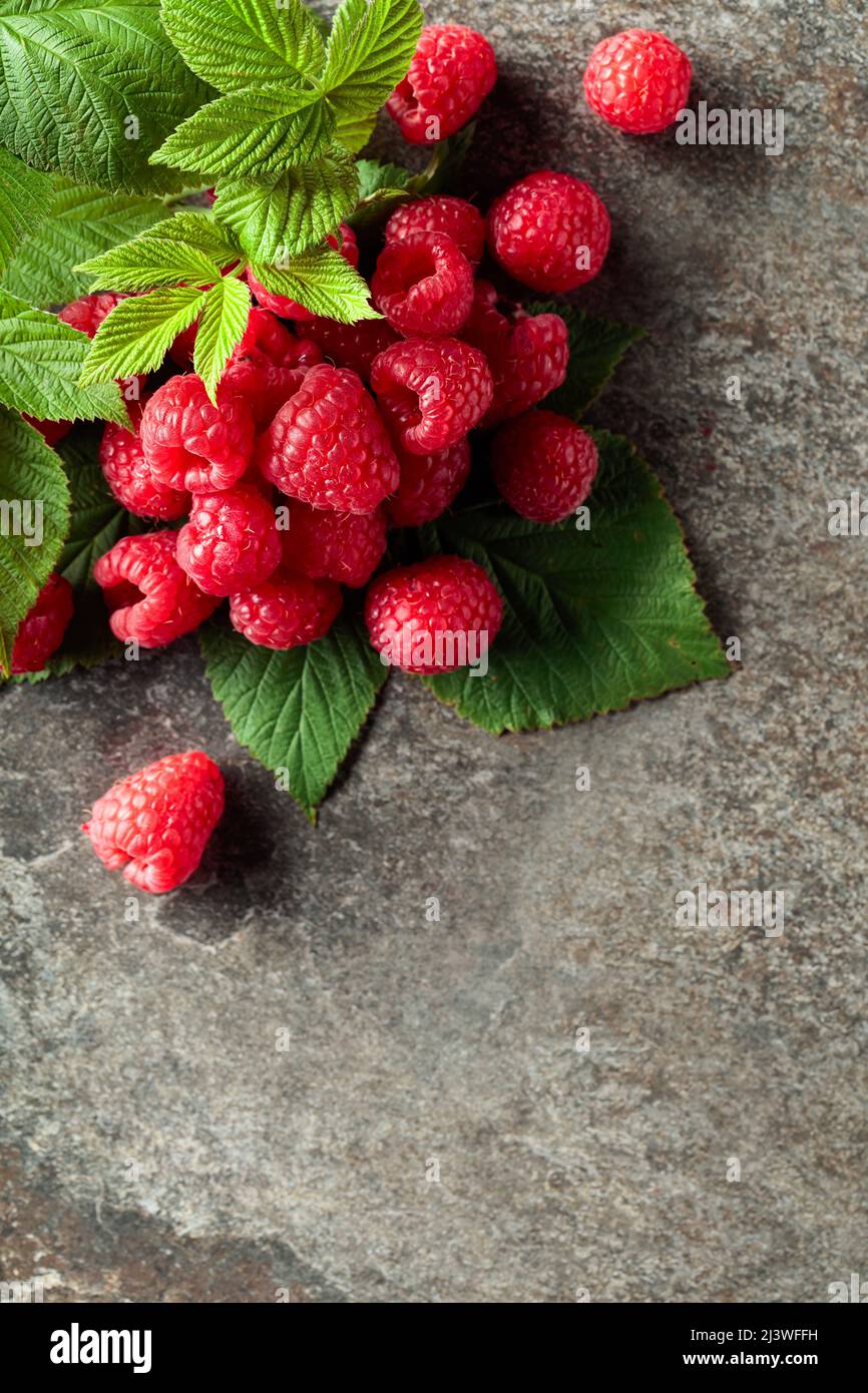 Fresh raspberries with leaves. Top view with copy space Stock Photo - Alamy
