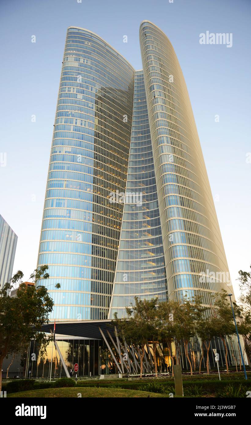 The modern Abu Dhabi Islamic Bank tower in Abu Dhabi, UAE Stock Photo ...