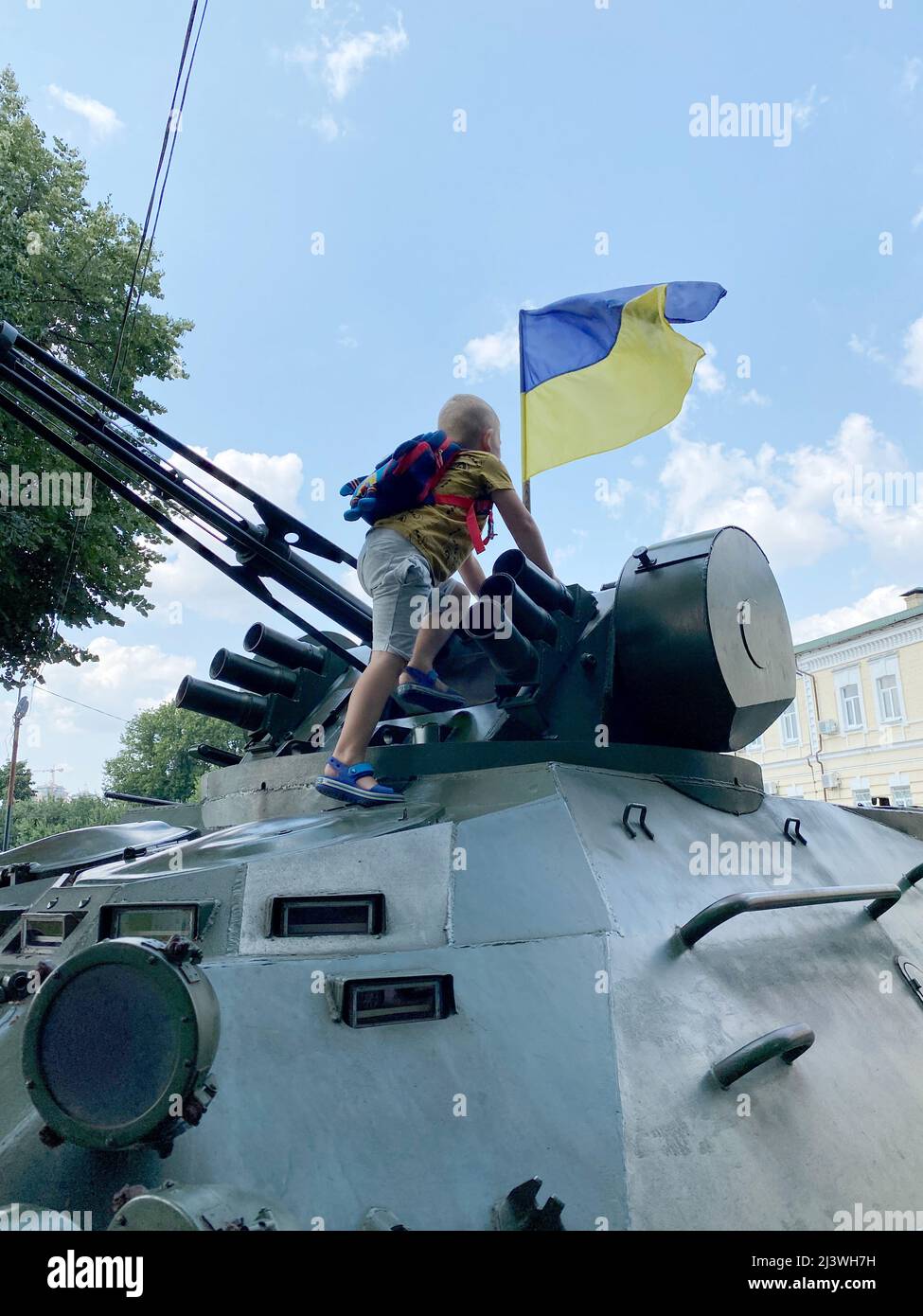 Children playing on army tank hi-res stock photography and images - Alamy