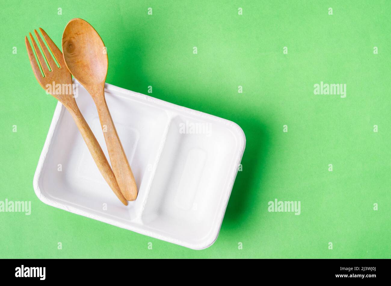 The Eco friendly biodegradable paper disposable for packaging food on ...