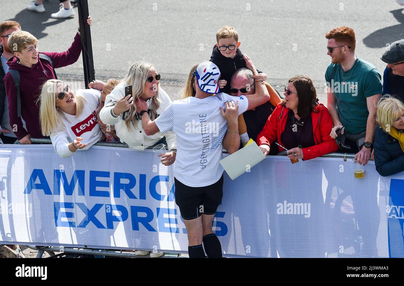 Runners hug hi-res stock photography and images - Alamy