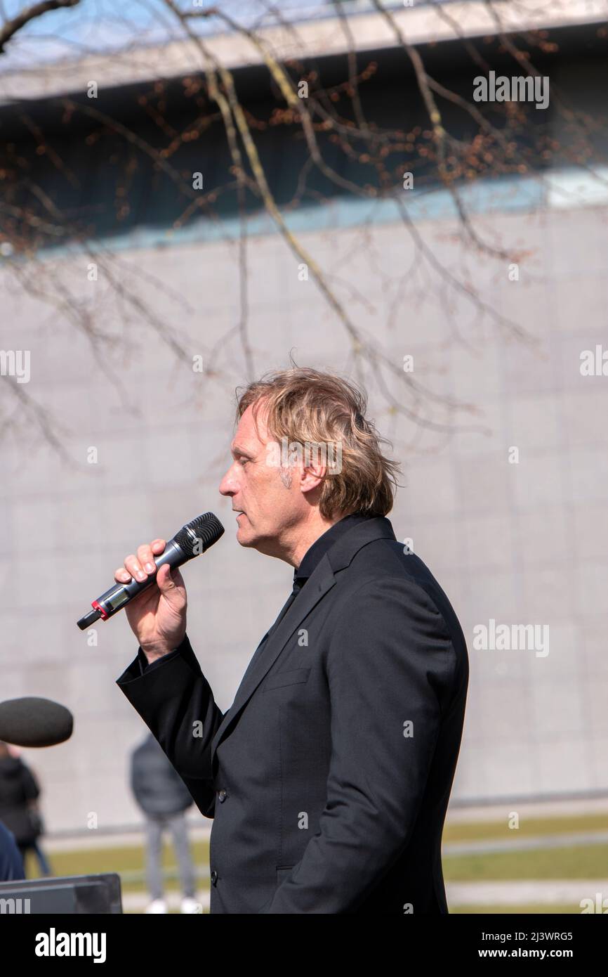 Maarten Peters Singing At Ravensbrück Memorial Day At Amsterdam The ...