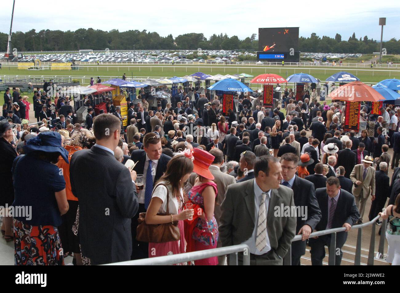 Crowd of Spectators at Royal Ascot Races Stock Photo - Alamy