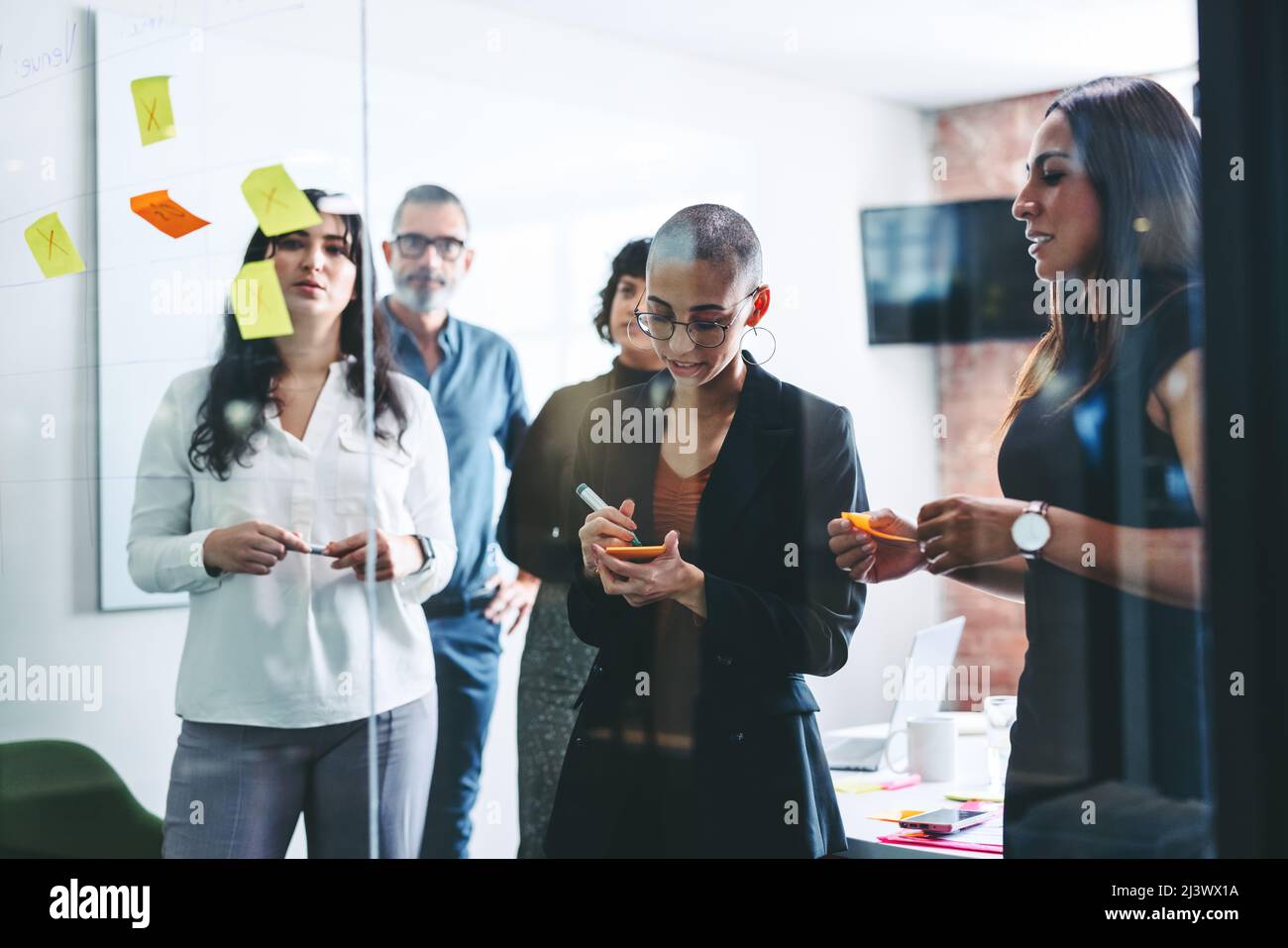 Group of businesspeople sharing their ideas in an office ...