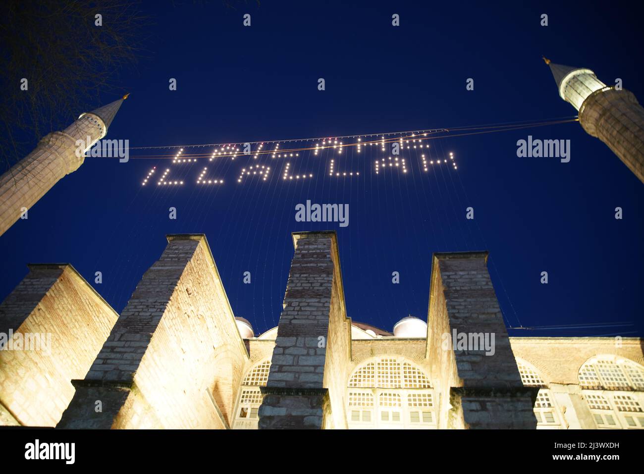 ISTANBUL, TURKEY - APRIL 09, 2022: Mahya between Hagia Sophi Mosque ...