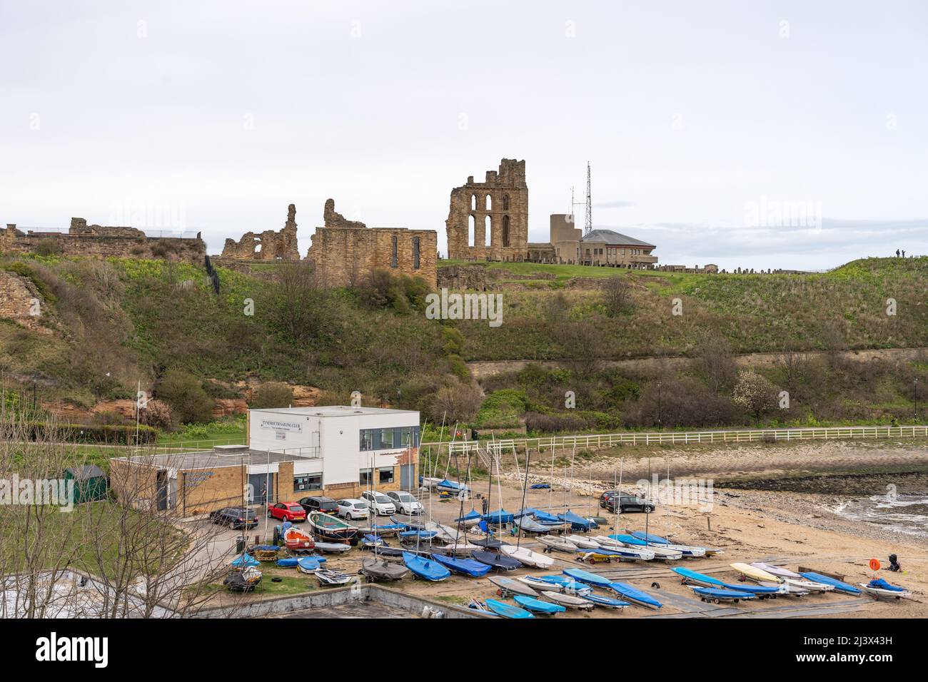 English heritage tynemouth hi-res stock photography and images - Alamy