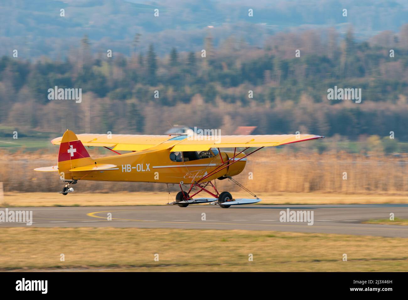 Aircraft piper cub hi-res stock photography and images - Alamy