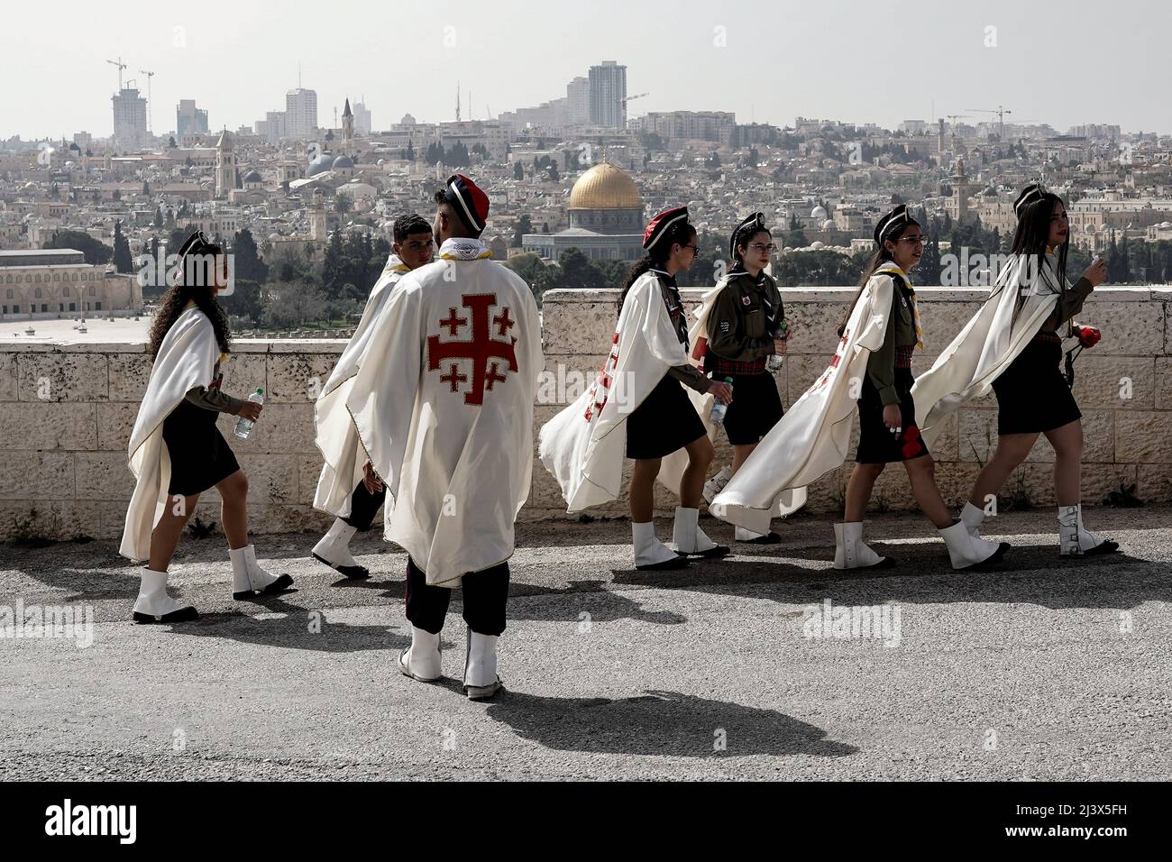 Jerusalem, Israel. 10th Apr, 2022. Thousands of Christian pilgrims ...