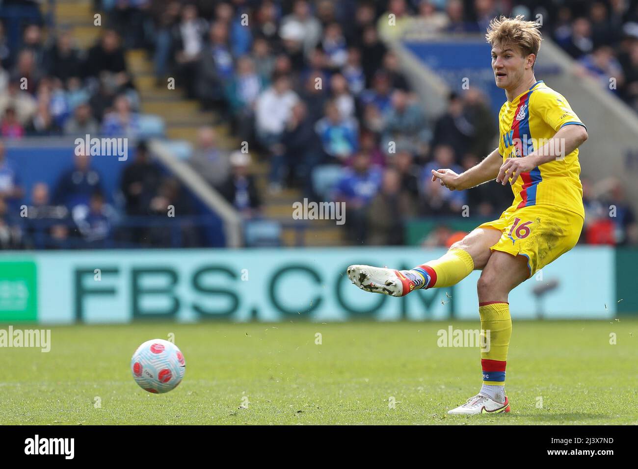 Joachim Andersen #16 of Crystal Palace passes the ball Stock Photo - Alamy