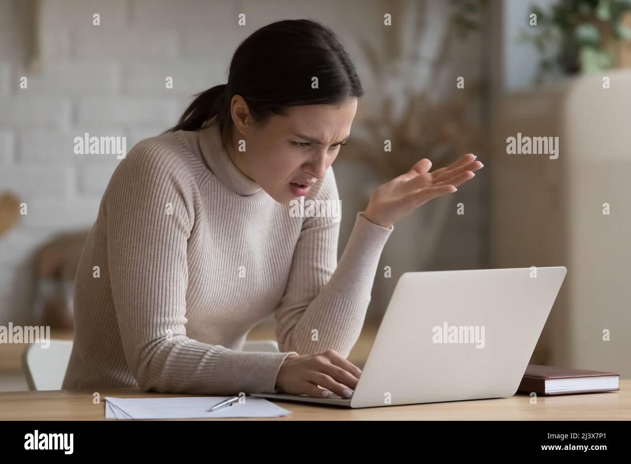 Staring at laptop screen hi-res stock photography and images - Alamy