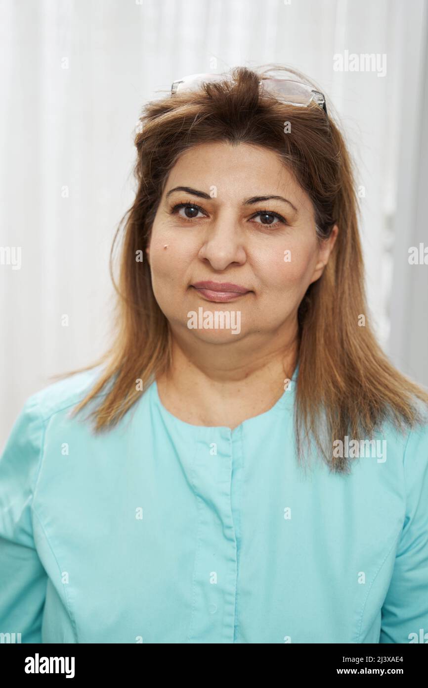 Woman doctor in lab coat standing in clinic Stock Photo - Alamy
