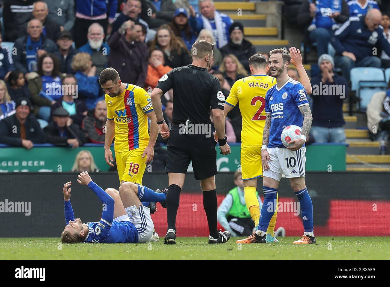 James jones referee hi-res stock photography and images - Alamy