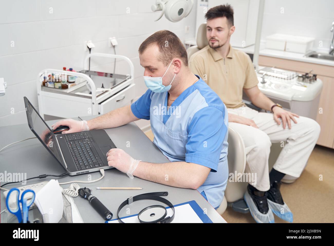Check in screen surgery hi-res stock photography and images - Alamy
