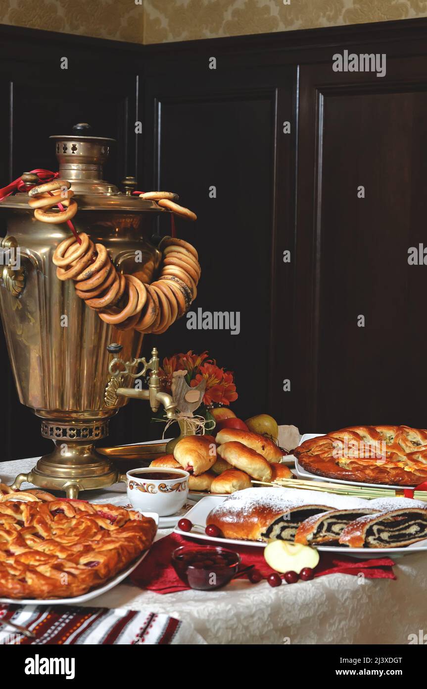 Table for tea. A samovar with pies Stock Photo - Alamy