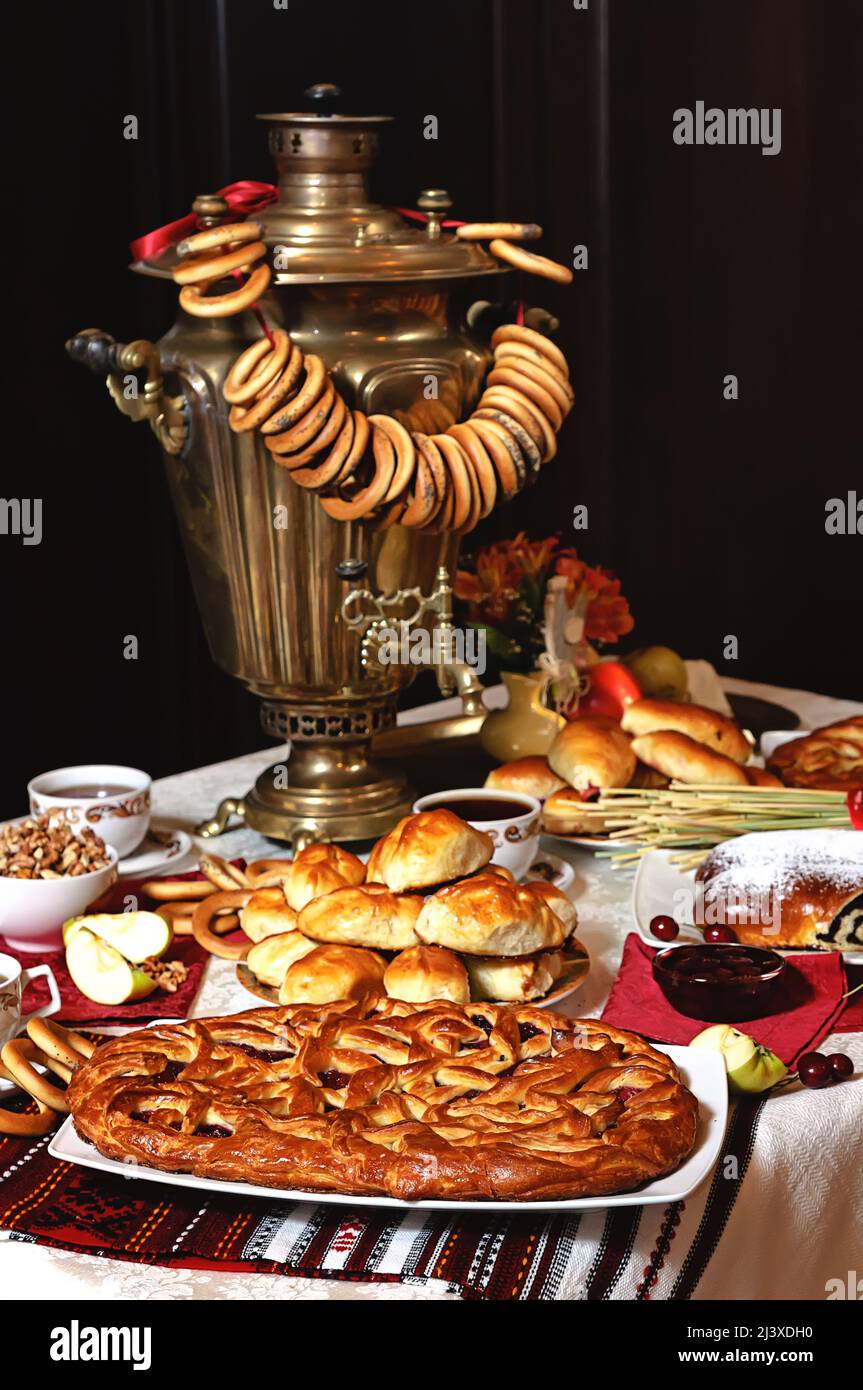 Table for tea. A samovar with pies Stock Photo - Alamy