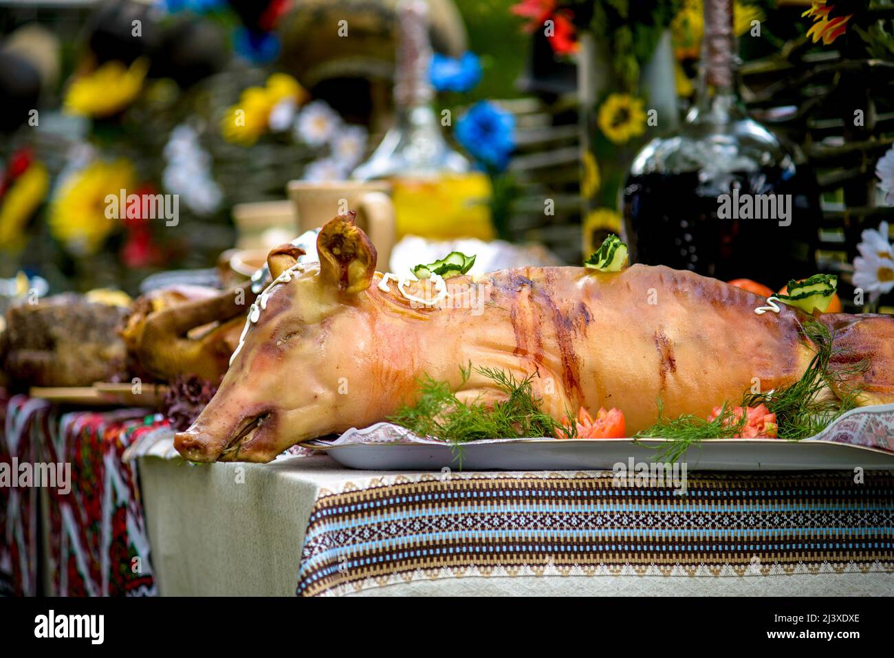 Roasted whole pig hi-res stock photography and images - Alamy
