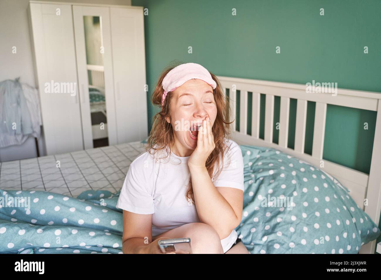 Yawning mature women hi-res stock photography and images - Alamy