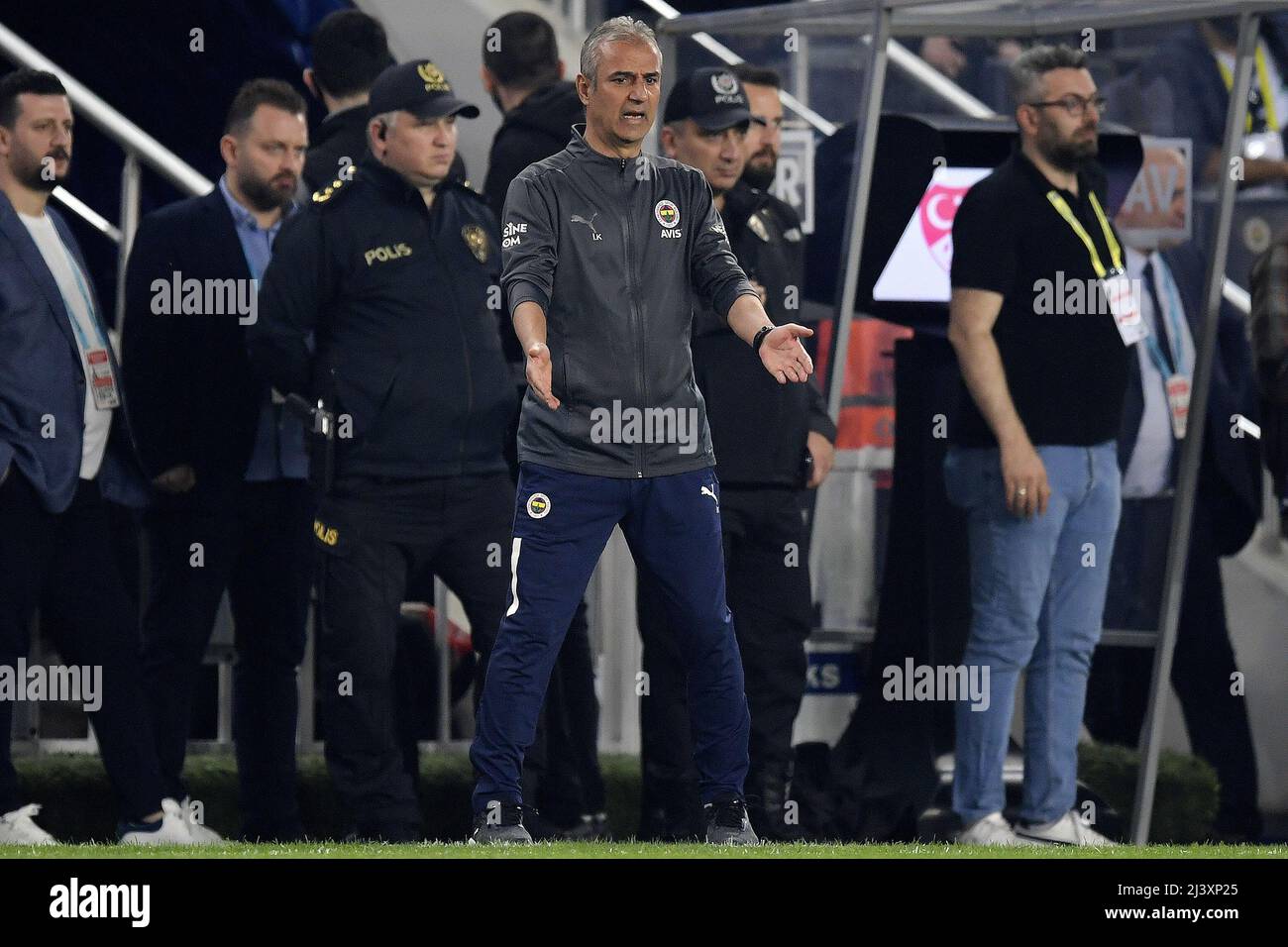 ISTANBUL - Fenerbahce coach Ismail Kartal during the Turkish Superliga ...