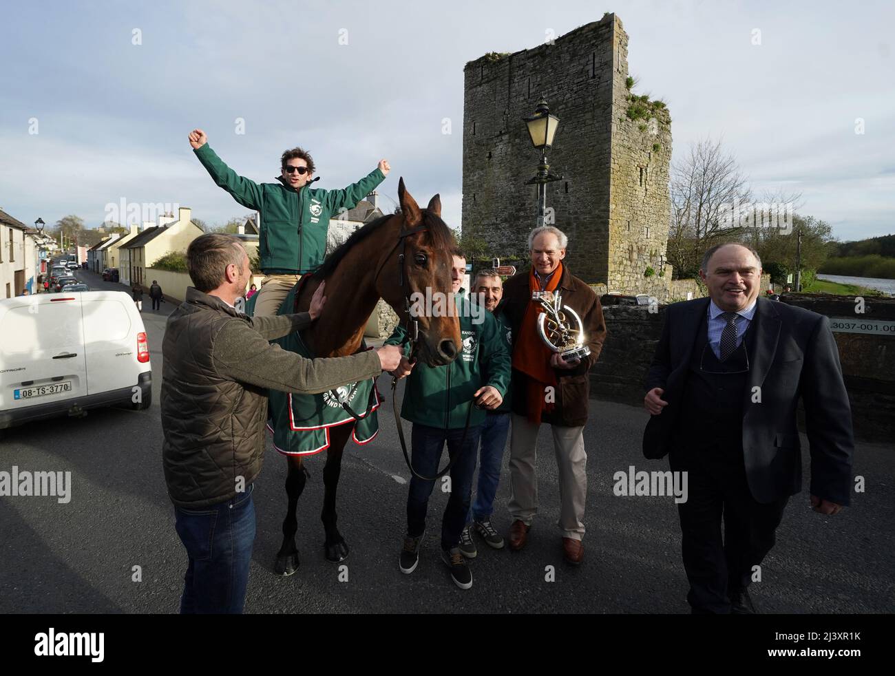 Sam Waley-Cohen on board Noble Yeats pose for photos outside the Lord ...