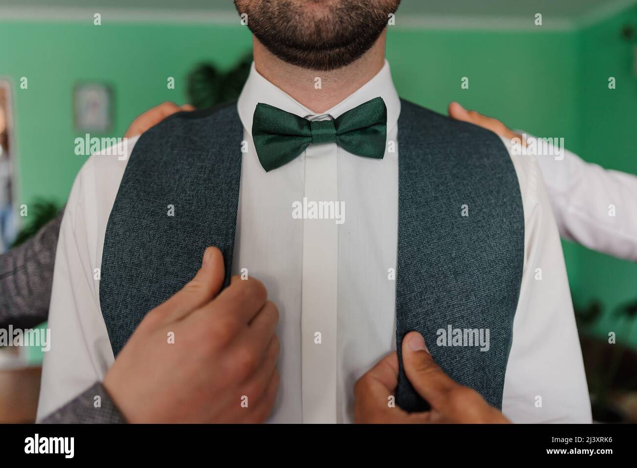 Green bow tie around the neck of a man. Wedding Stock Photo - Alamy