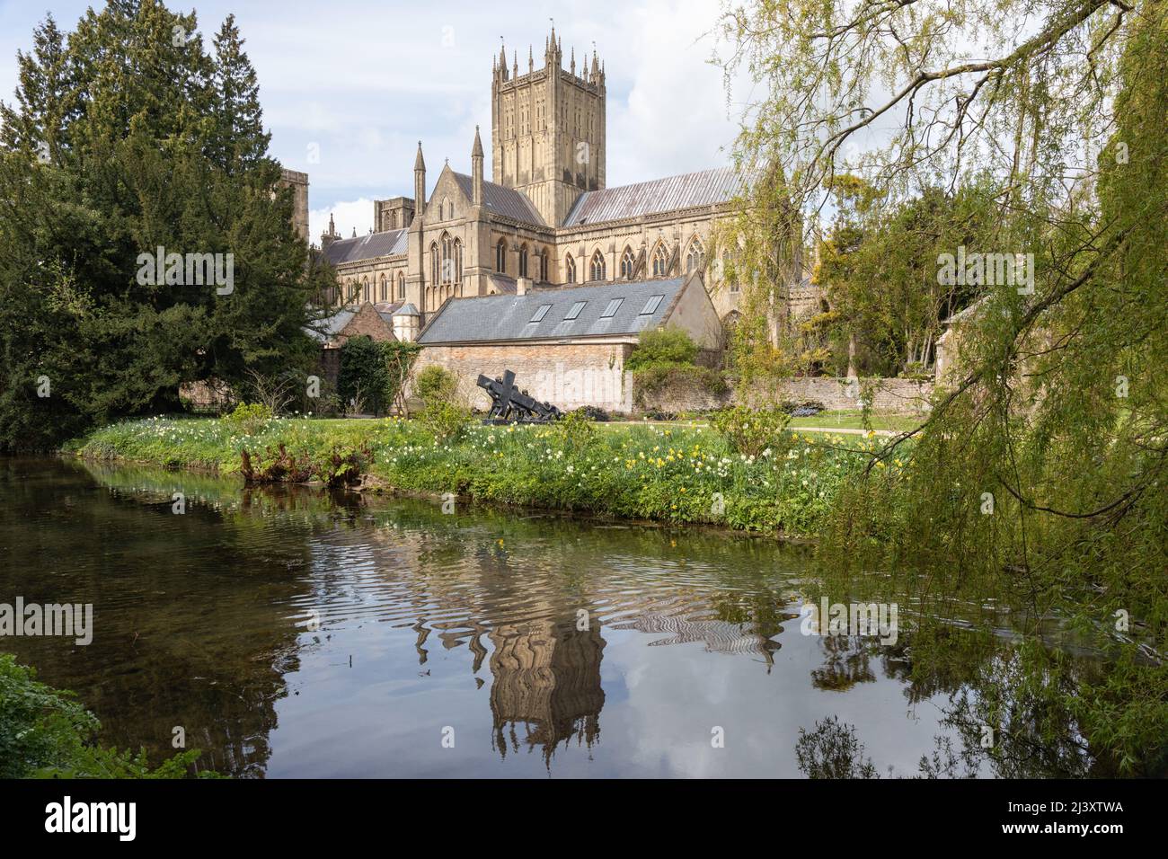 The moat at The Bishops Palace Wells with a view of Wells Cathedral ...