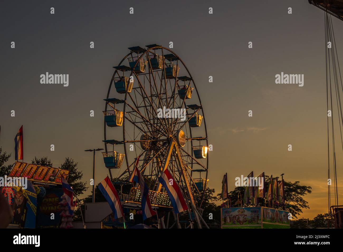 Zipper carnival ride hi-res stock photography and images - Alamy