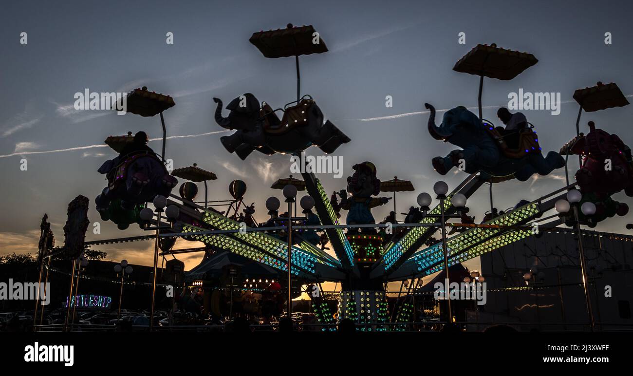 Zipper carnival ride hi-res stock photography and images - Alamy