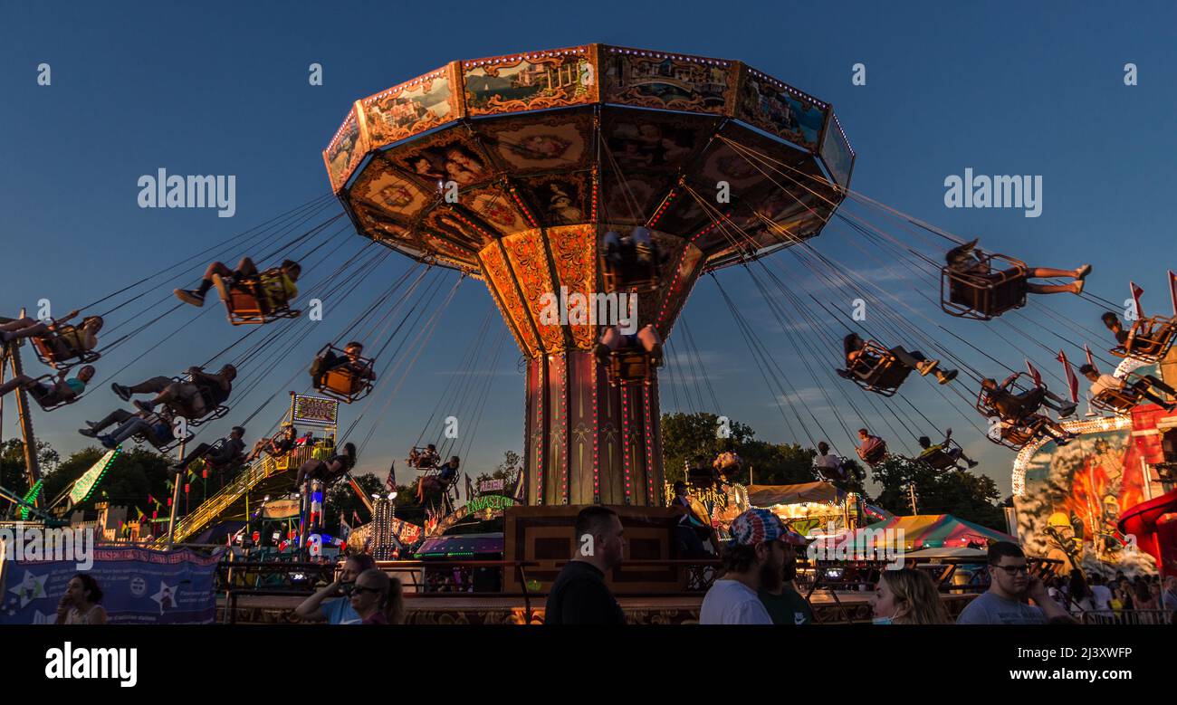 Zipper carnival ride hi-res stock photography and images - Alamy