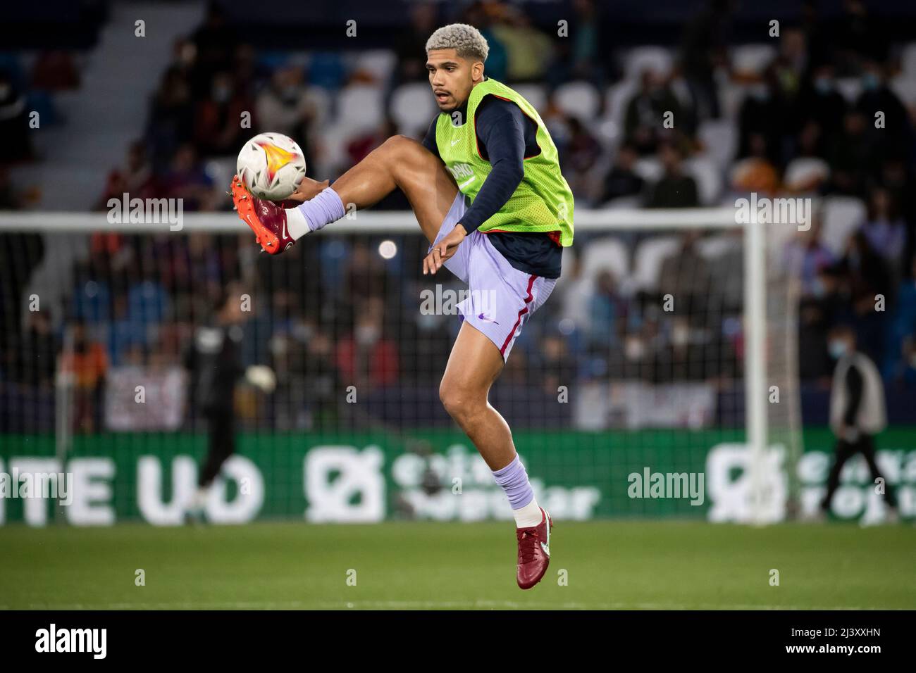Midfielder ronald araujo hi-res stock photography and images - Alamy