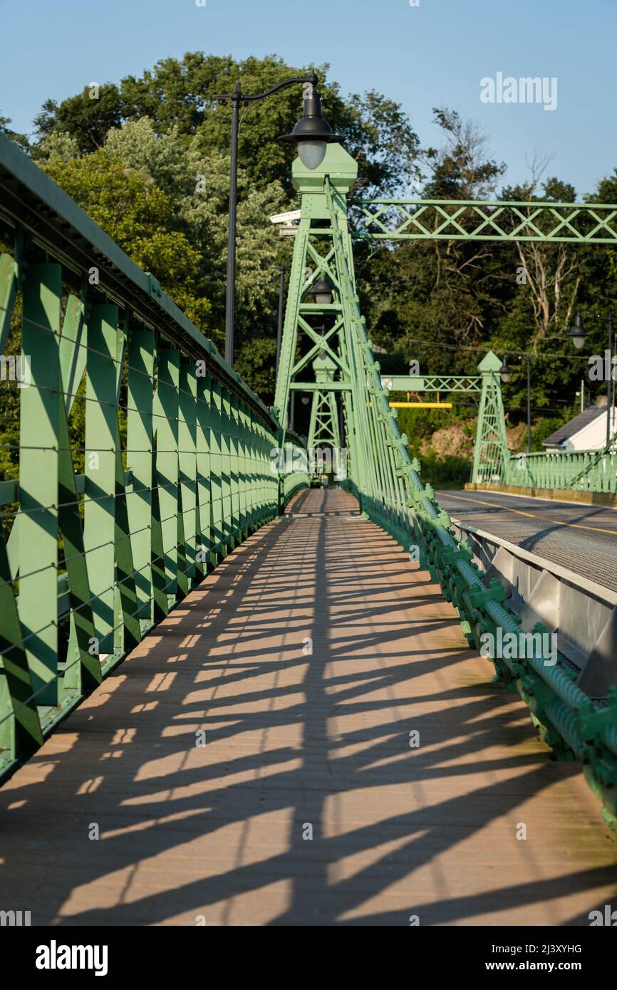 Delaware river pedestrian bridge hi-res stock photography and images ...