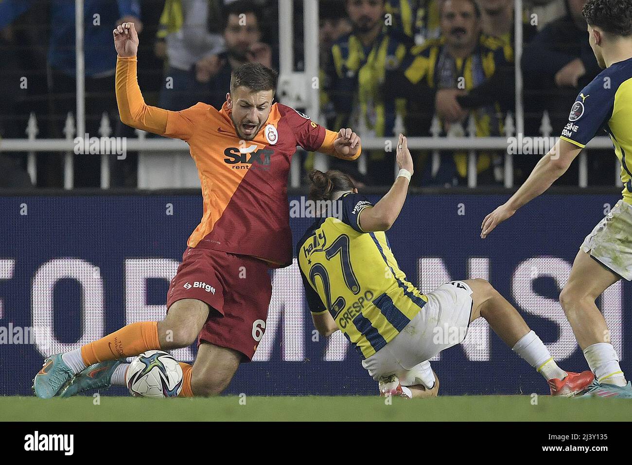 ISTANBUL - (lr) Halil Dervisoglu of Galastaray, Miguel Crespo of ...