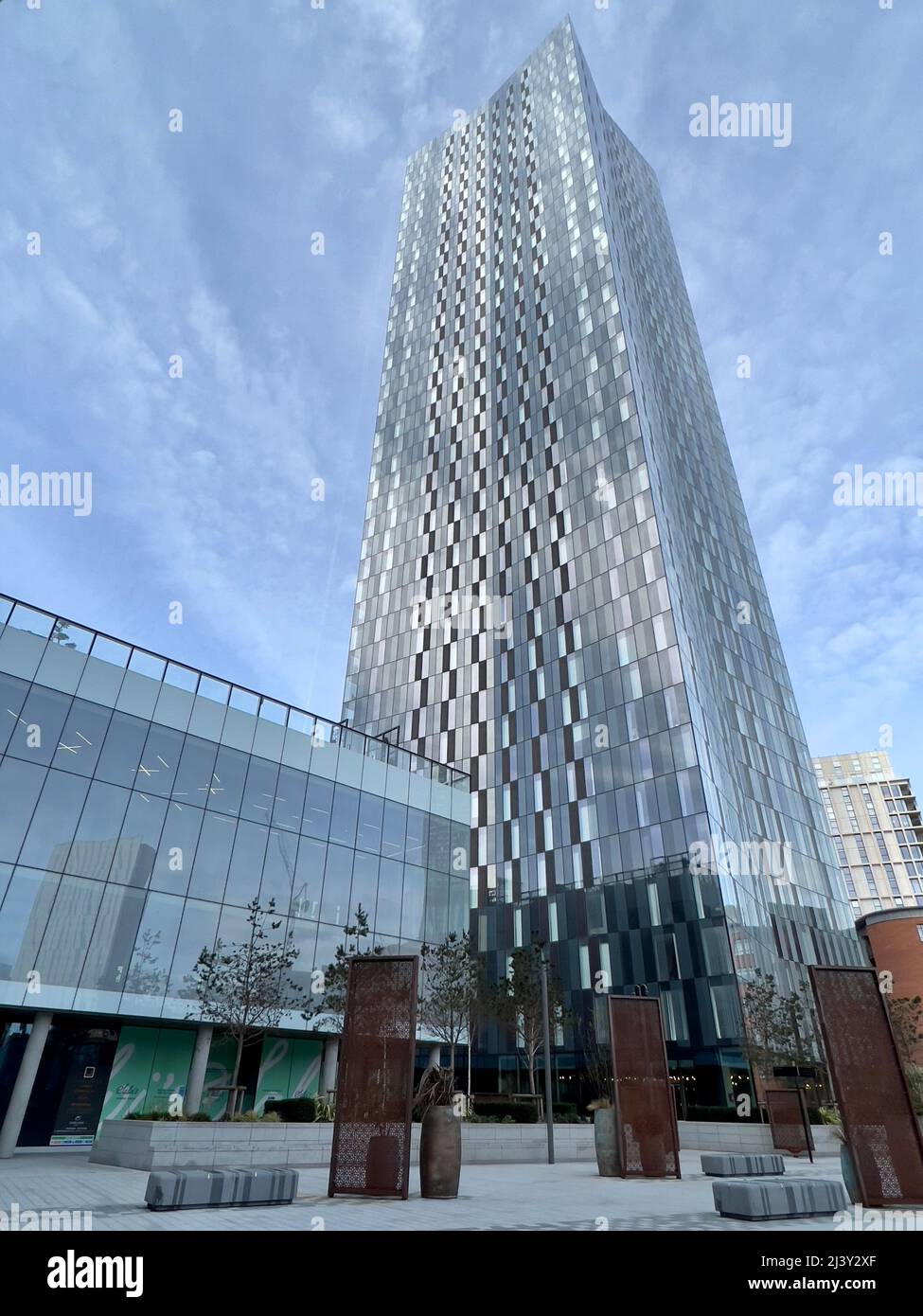 Modern manchester buildings hi-res stock photography and images - Alamy