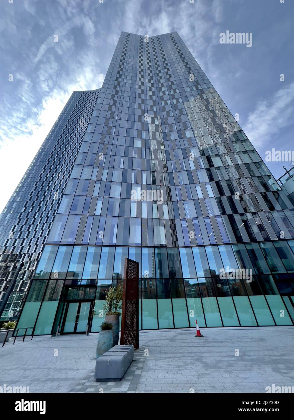 Modern manchester buildings hi-res stock photography and images - Alamy