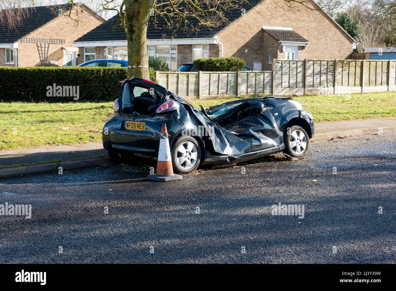 Crushed car by tree hi-res stock photography and images - Alamy