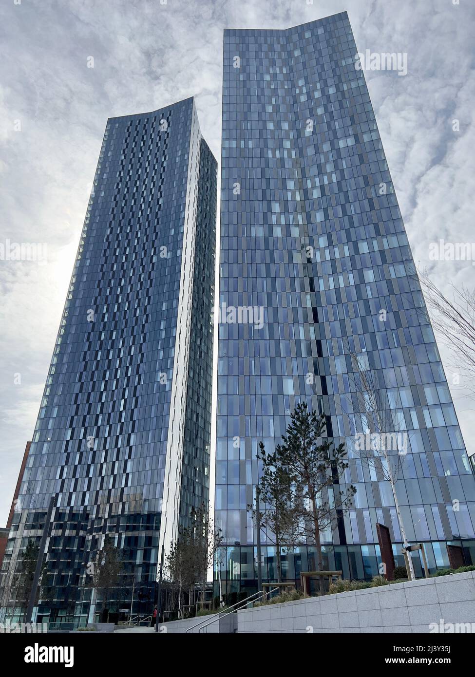 Manchester skyline early morning hi-res stock photography and images ...