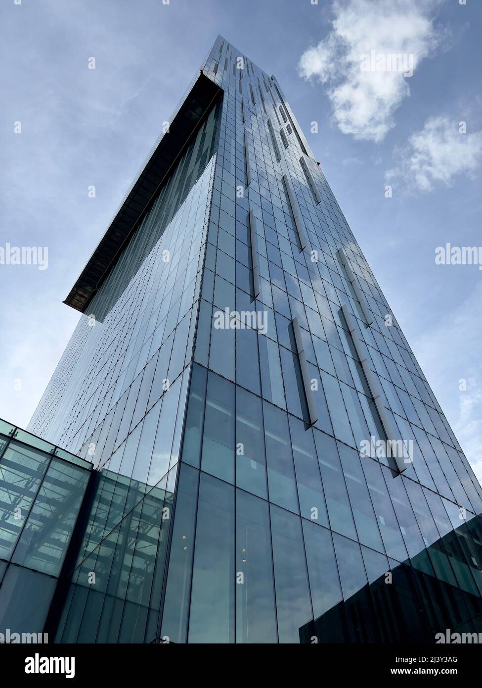 Manchester skyline early morning hi-res stock photography and images ...