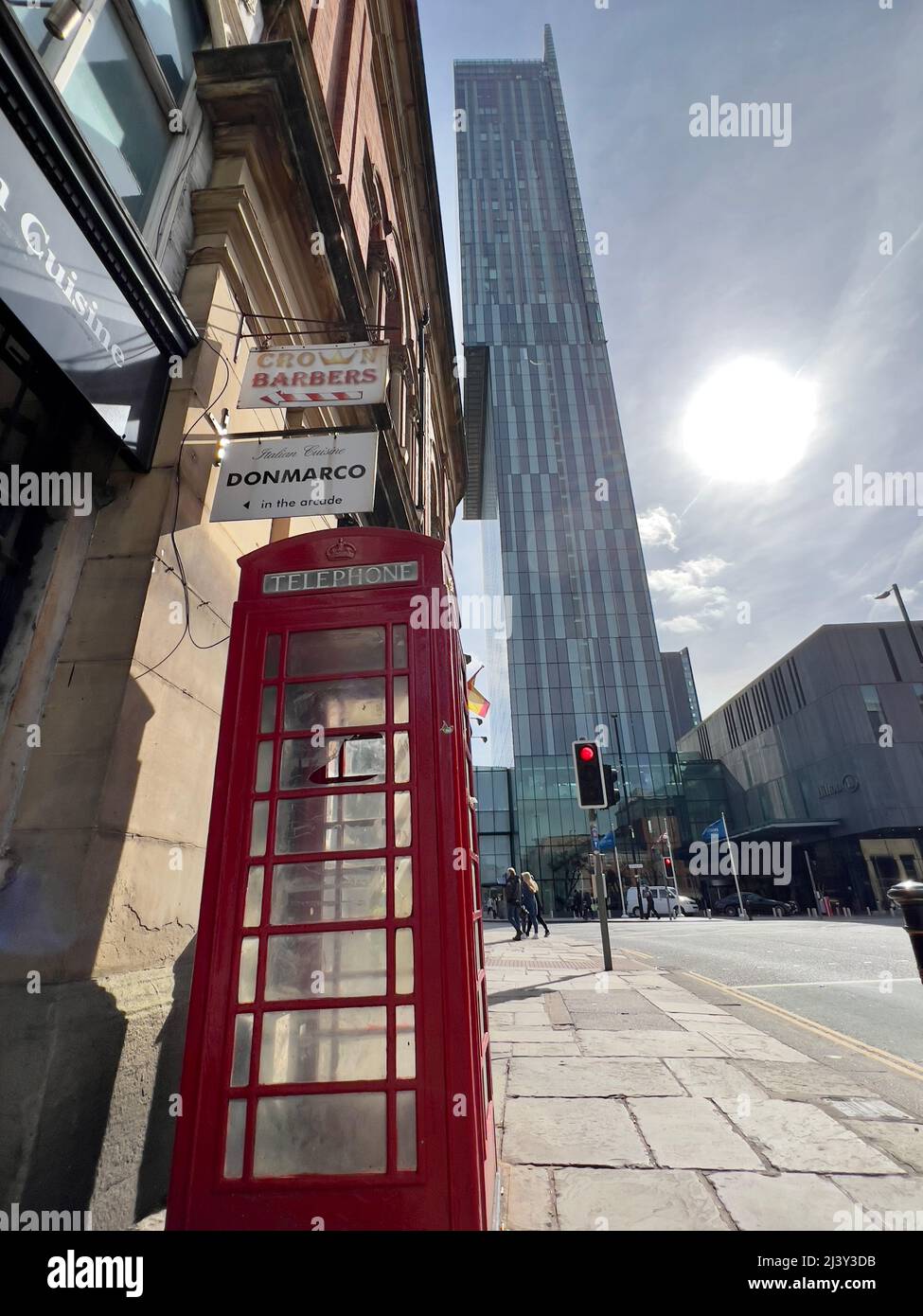 Modern urban skyline hi-res stock photography and images - Alamy