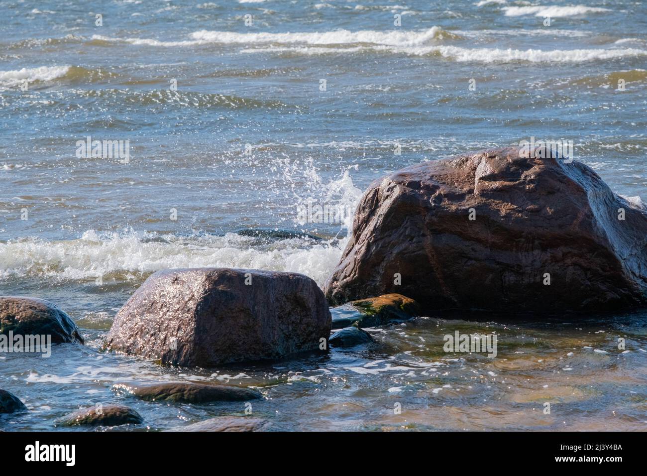 Spraying wave hi-res stock photography and images - Alamy