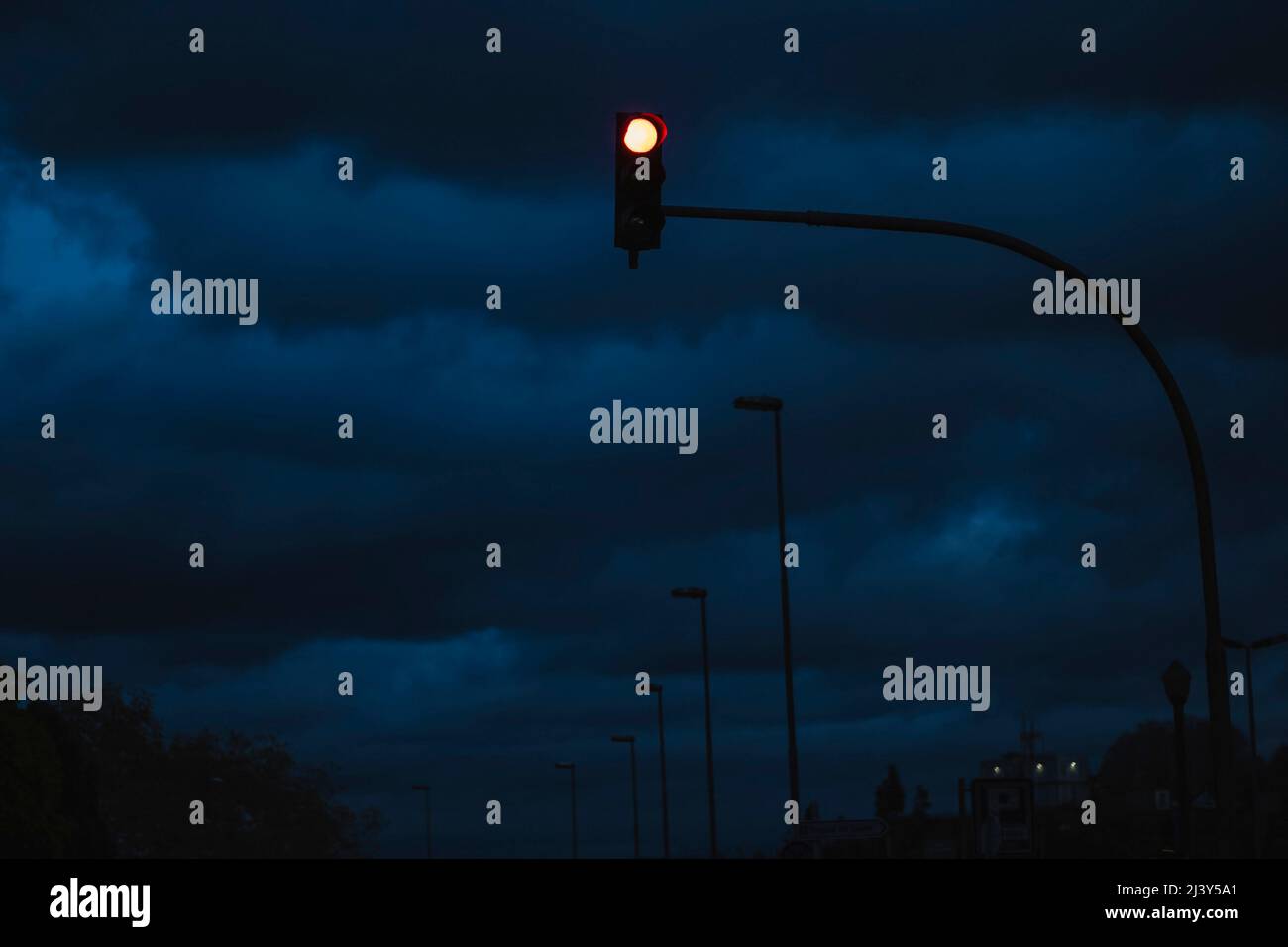 A traffic light on the road at night Stock Photo - Alamy
