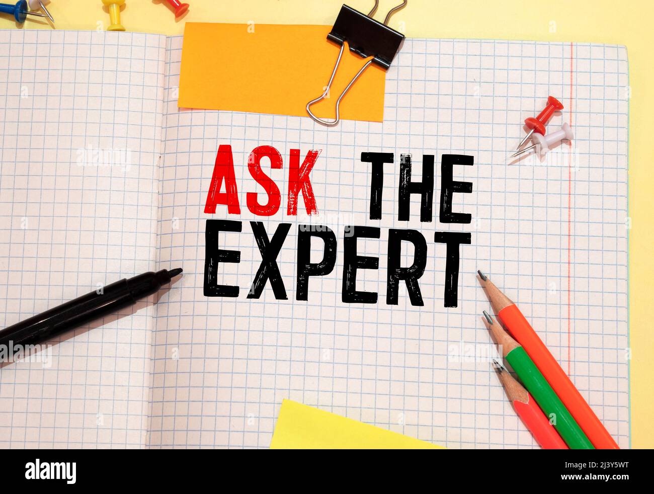 sticky with the note ask an expert. room for text Stock Photo - Alamy