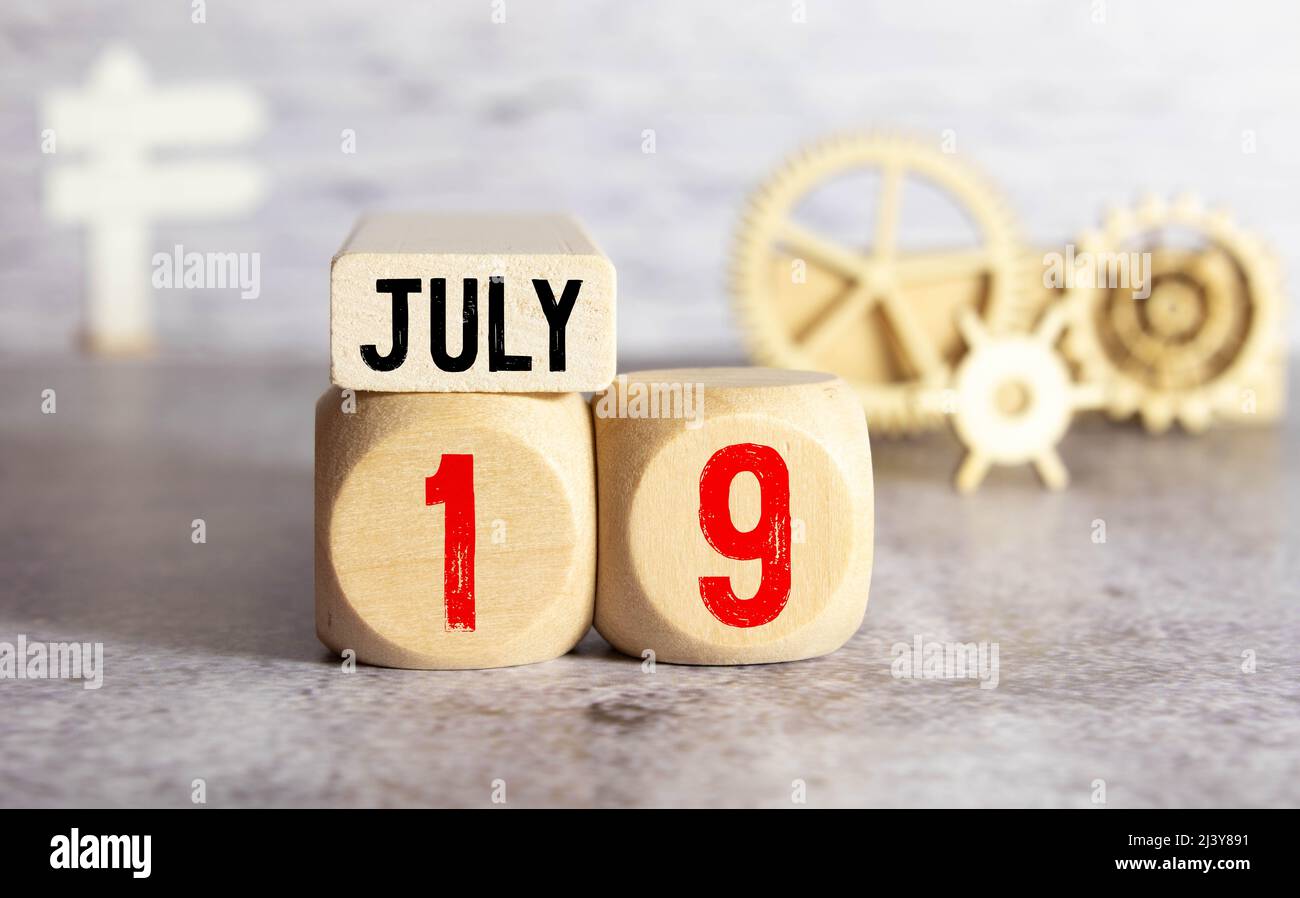 Flower pot and calendar for the warm season from 19 July. Summer time ...