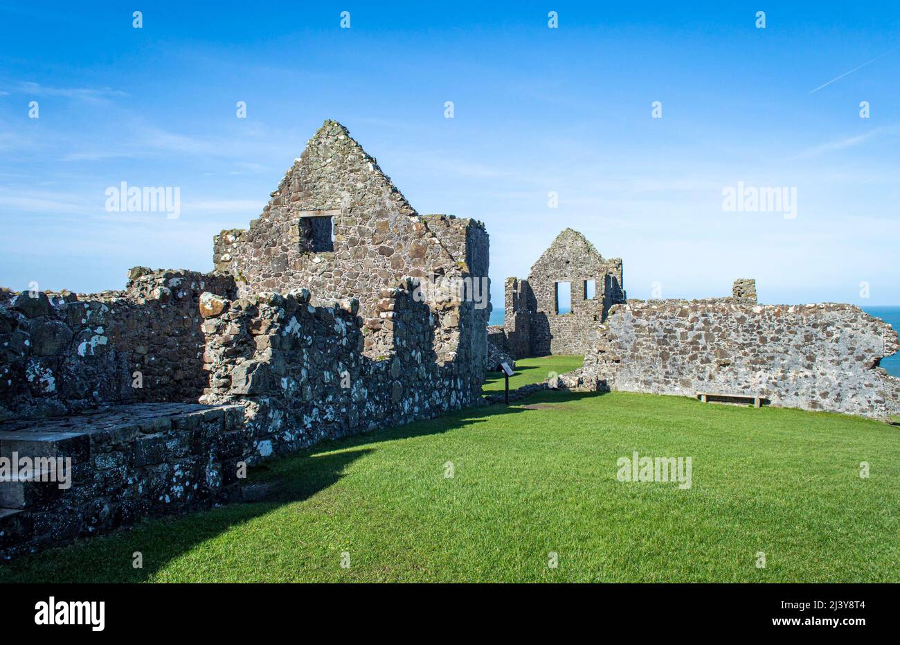 Game of thrones dunluce castle hi-res stock photography and images - Alamy