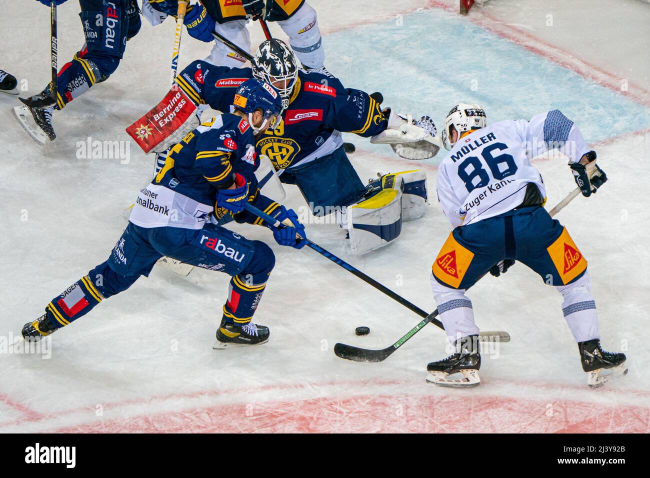 Marco Mueller #86 (EV Zug) on his way to the Game Winner past #95 ...