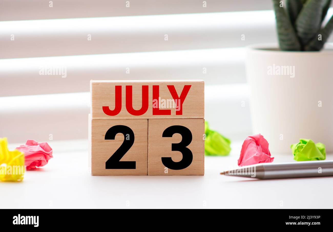 Flower pot and calendar for the warm season from 23 July. Summer time ...