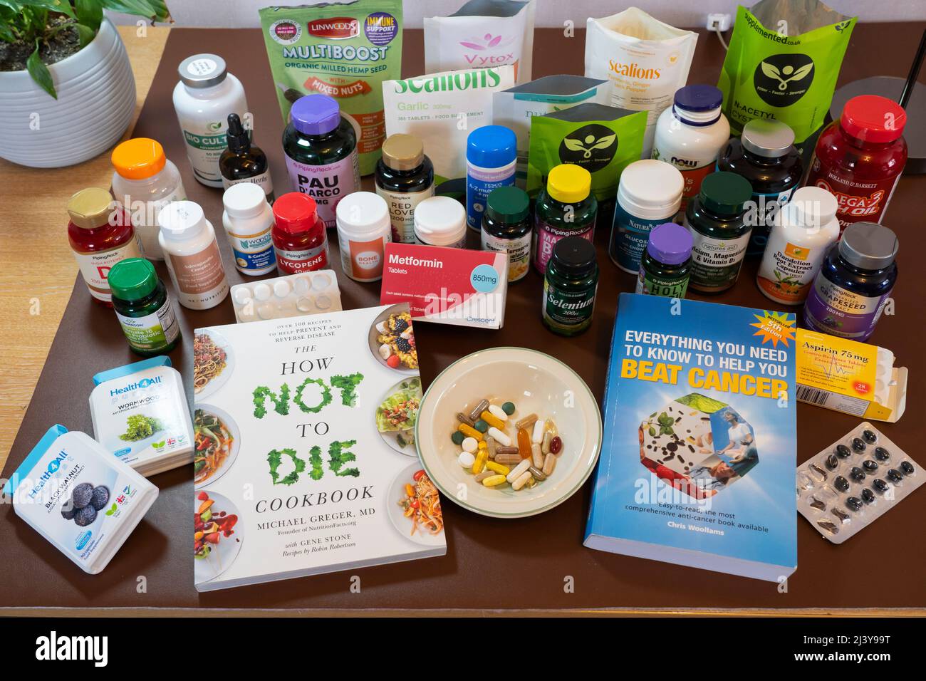 Cancer books hi-res stock photography and images - Alamy