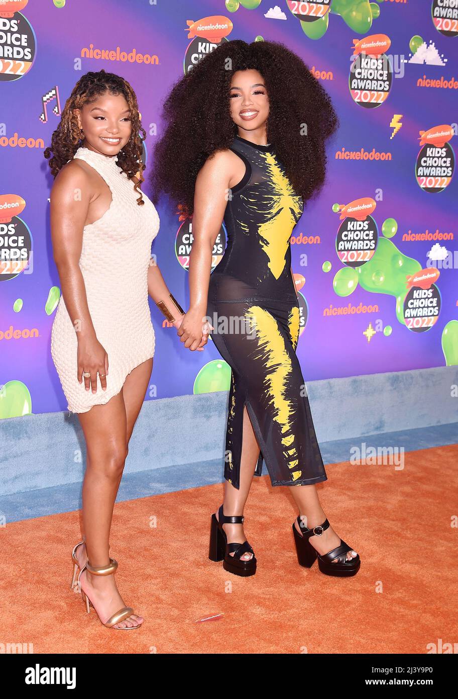 Santa Monica Ca April 09 L R Halle Bailey And Chloe Bailey Attend
