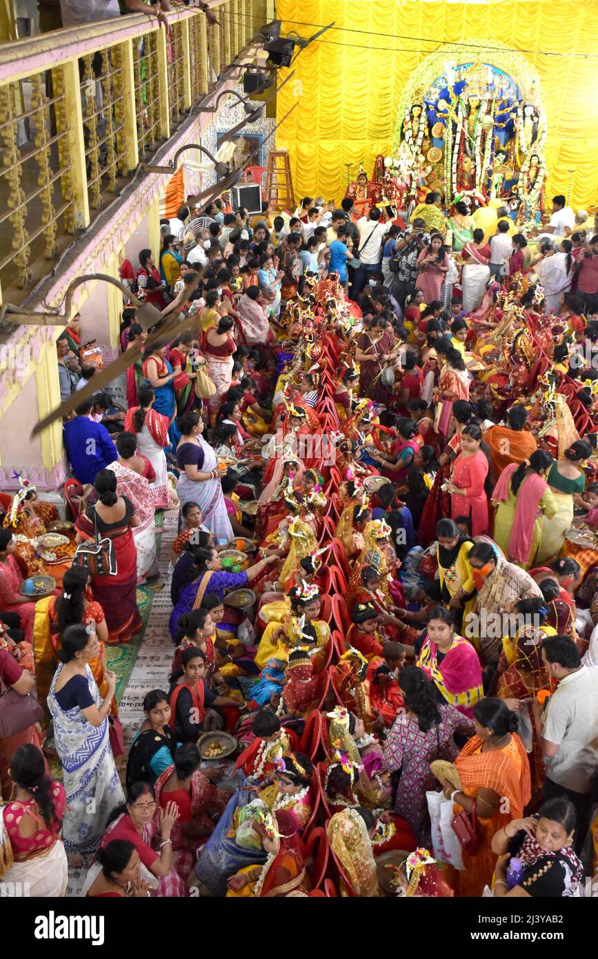 Kolkata, India. 10th Apr, 2022. Girls take part in the 'Kumari Puja ...